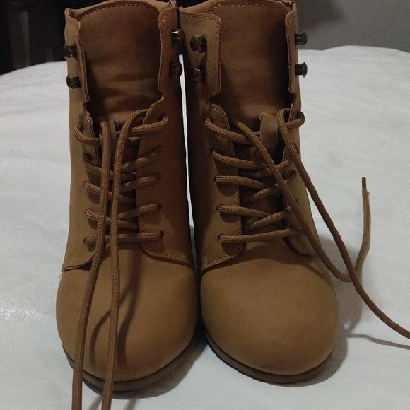 Andiamo | Shoes | Tan Lace Up Boots With Side Zipper And Rounded Toe ...